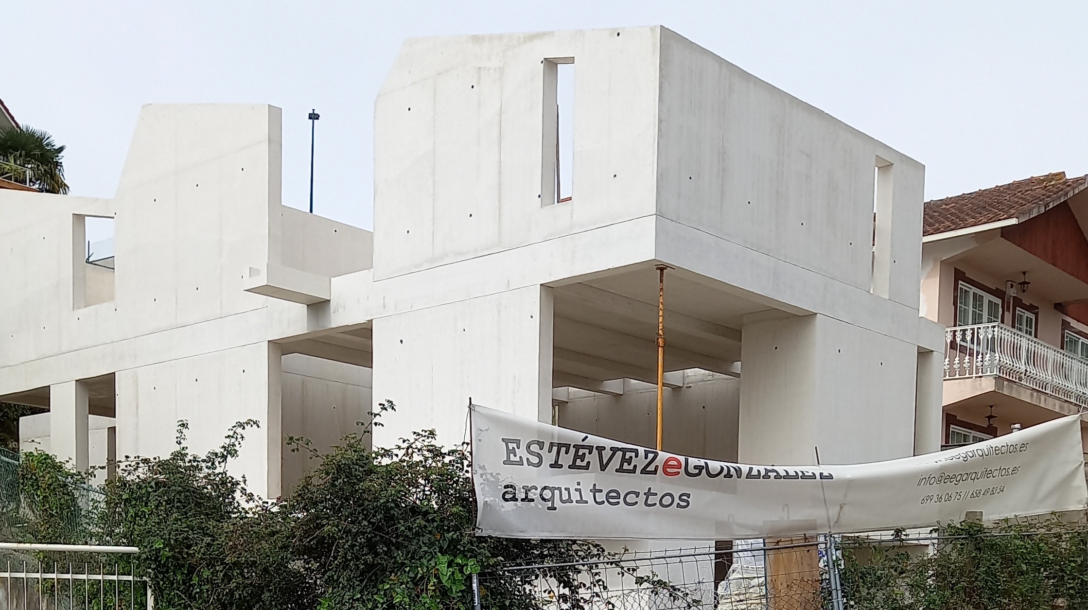 29 March 2022: Daft airports; A daft house; Desperate Putin; Off-ramps ...